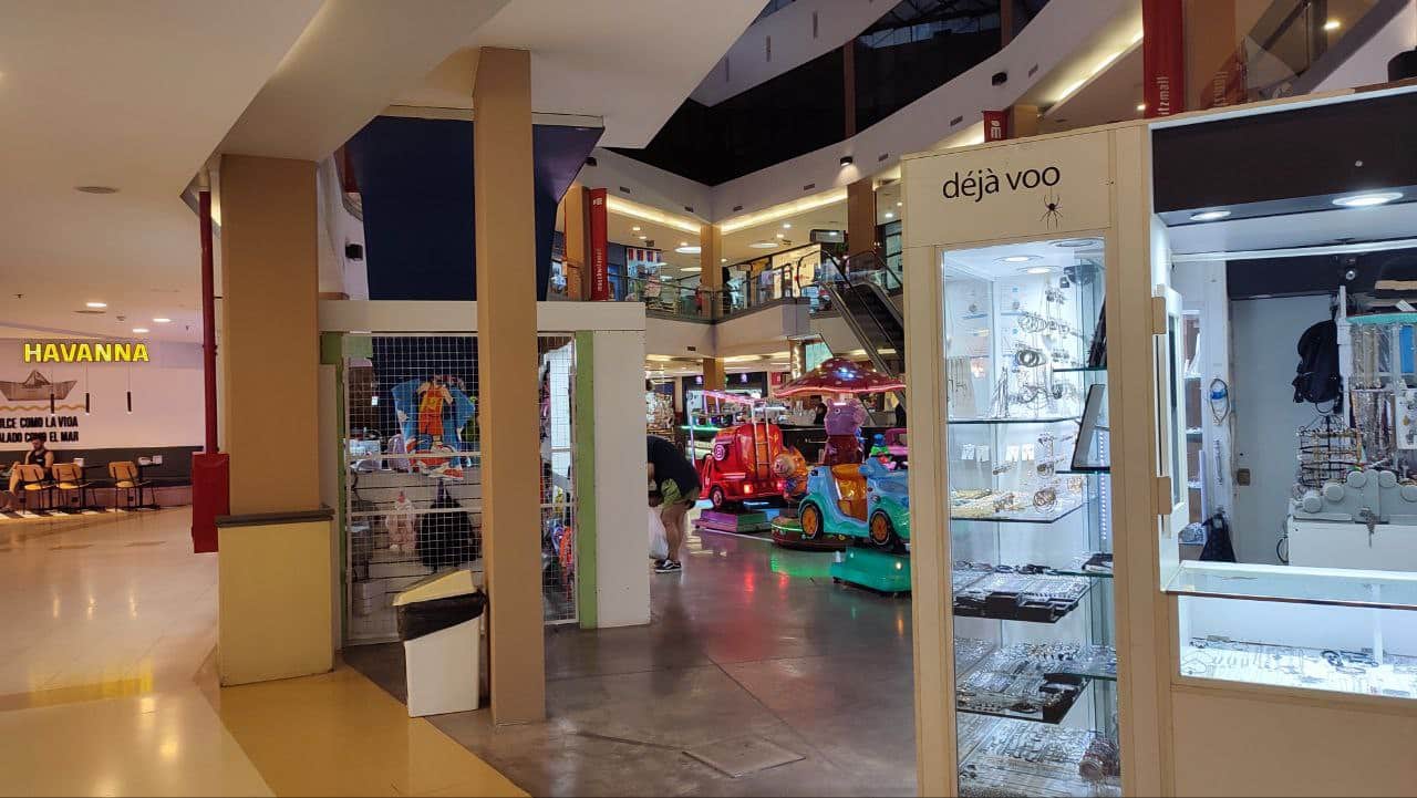 Maschwitz Mall: Centro de Compras y Servicios - Caminando Argentina