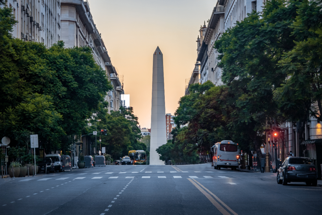 Descubre la Historia y Belleza del Obelisco de Buenos Aires - Caminando ...